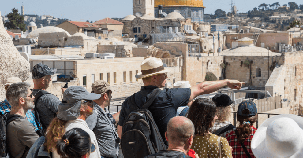 Comment devenir guide touristique ? - Voyage aux Pays des Merveilles